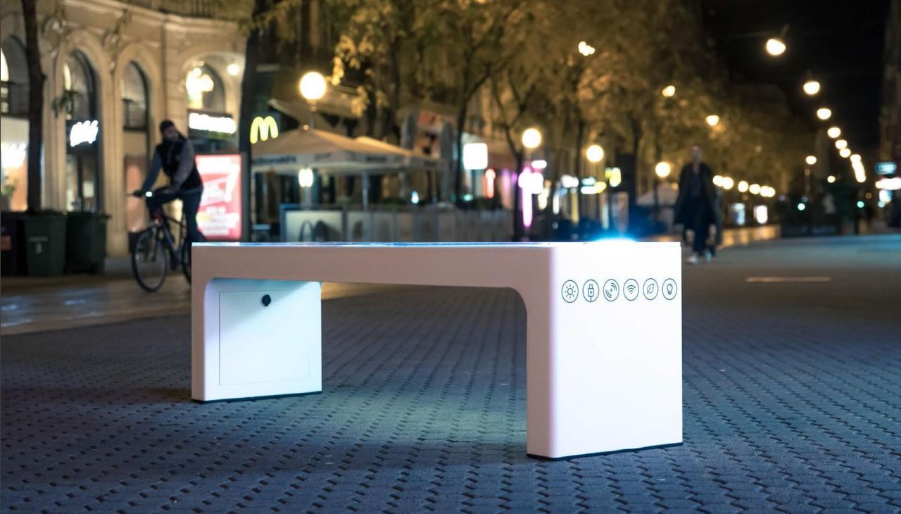 Arriva la panchina “smart” che rivoluzionerà le piazze piemontesi ...